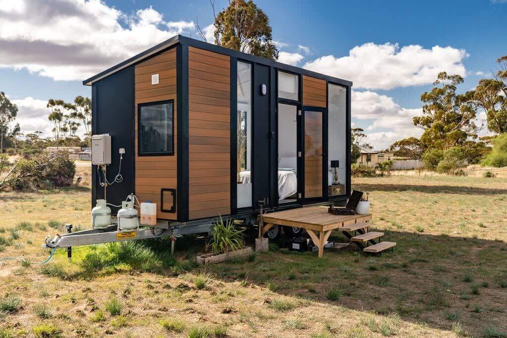 Sweet Apple Tiny House by Tiny Away, Nearby Swan Hill