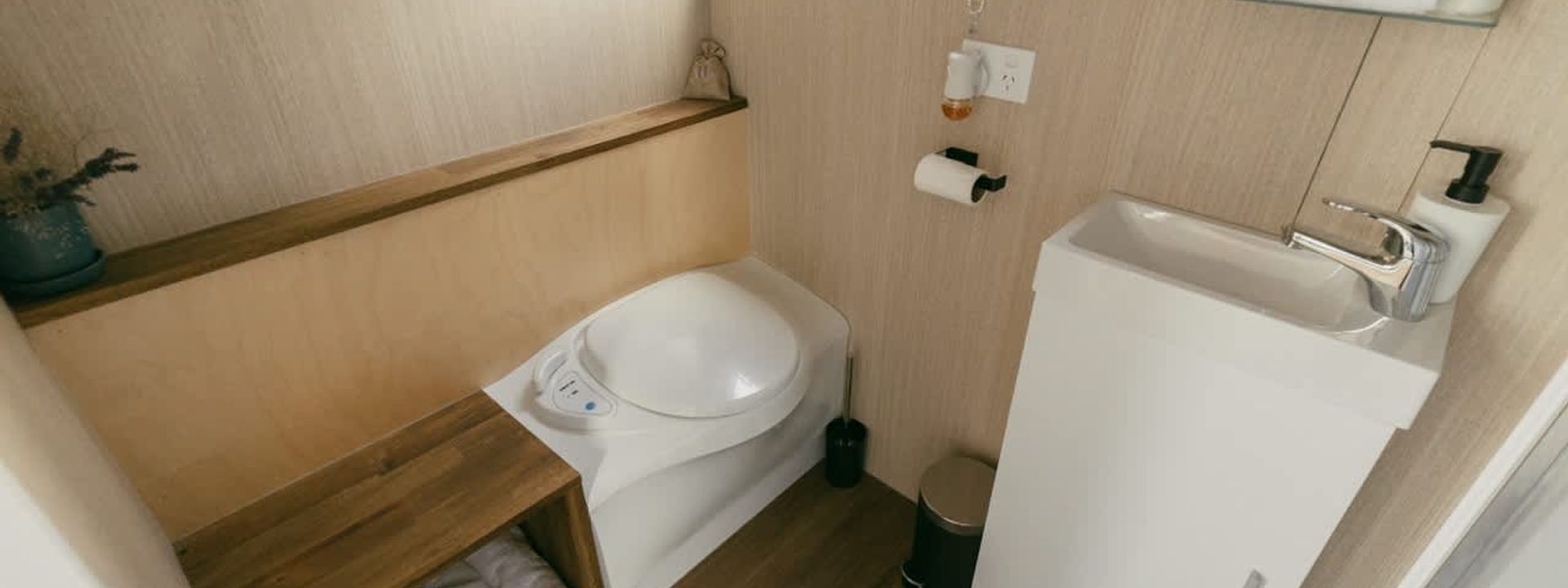 Matakanui Retreat 1 by Tiny Away, Nearby Alexandra