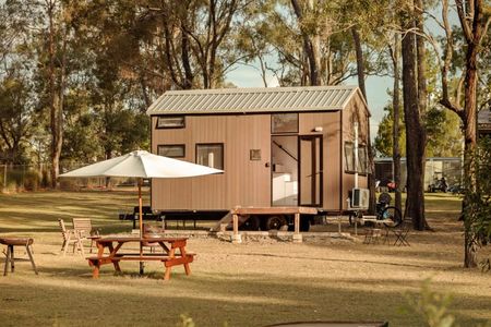 mirror reflections by tiny away