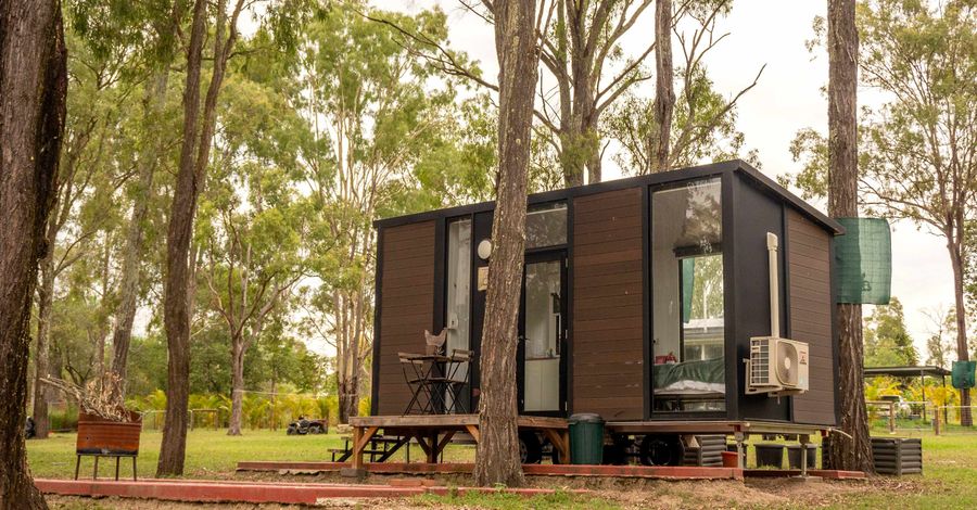 mirror reflections by tiny away